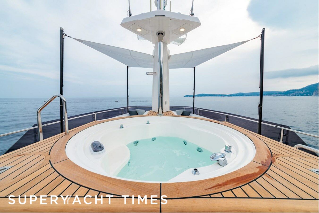 28m Custom Line motor yacht Seven sold