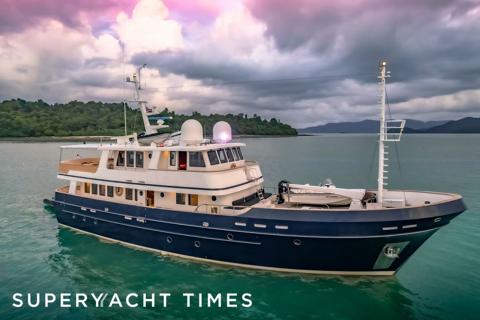 27m Cheoy Lee motor yacht DoubleYou for sale