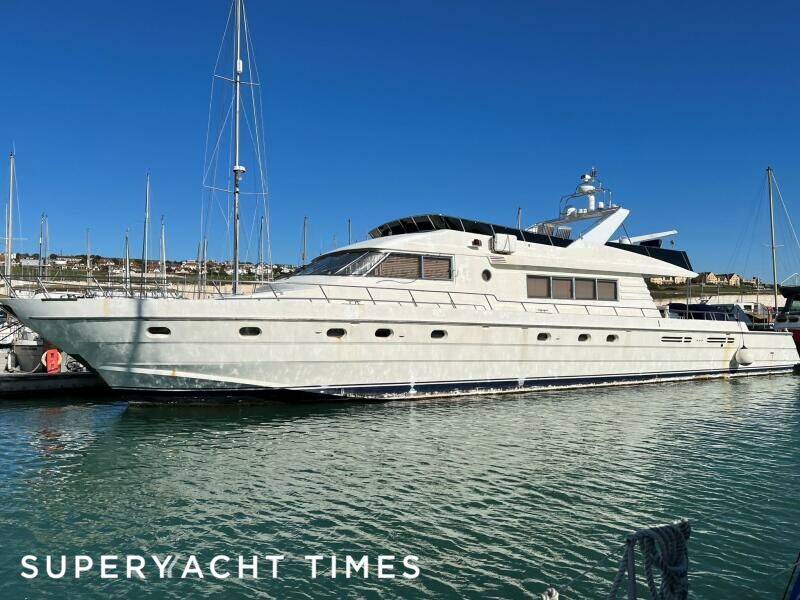 28m Vitech motor yacht Astor sinks in UK 4 months after sale