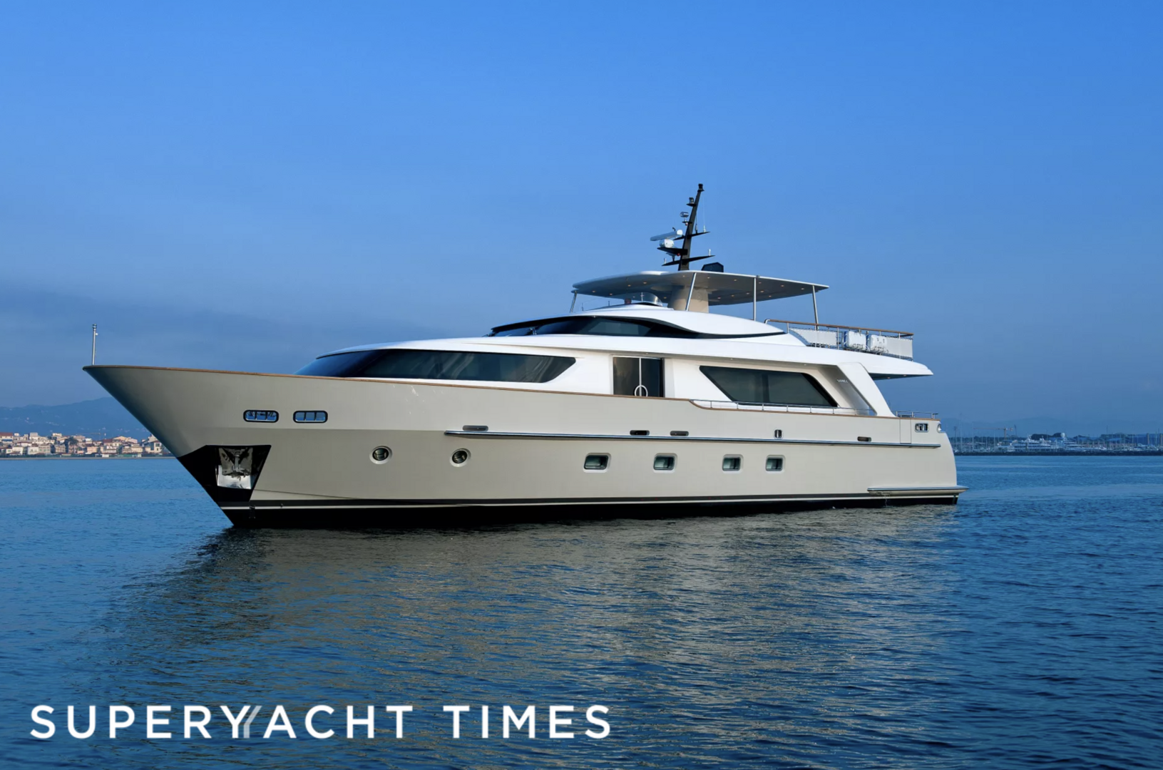 28m Sanlorenzo motor yacht Lori sold