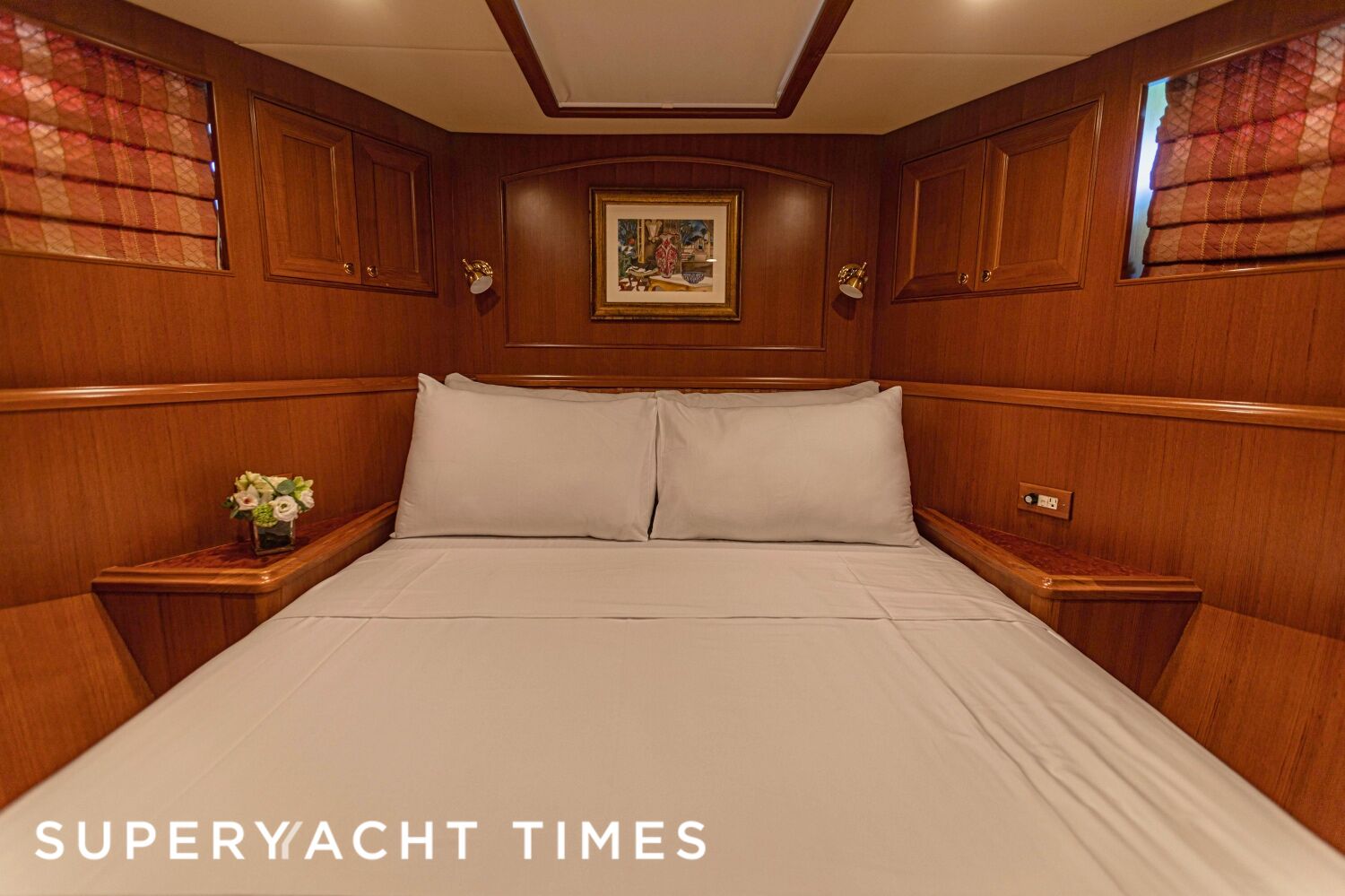 28m Offshore Yachts motor yacht Sundene sold