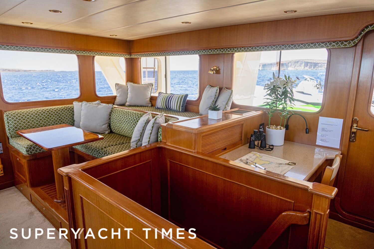 28m Offshore Yachts motor yacht Sundene sold