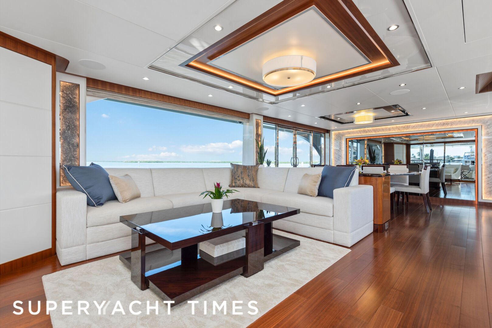 36m Ocean Alexander motor yacht Everglade for sale