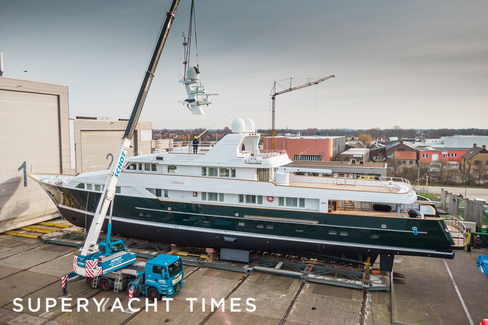 50m Feadship superyacht Legacy V rechristened Emerald following major ...
