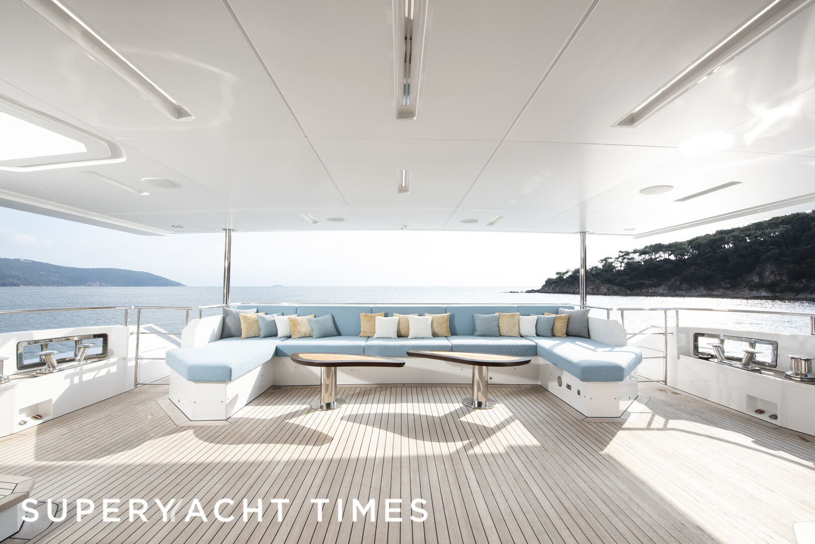 38m Benetti motor yacht Charade for sale