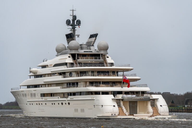 Motor Yachts, with Designs by Terence Disdale Design | Luxury Yachts ...