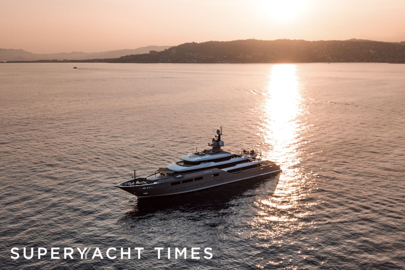 Tankoa superyacht Solo on the French Riviera