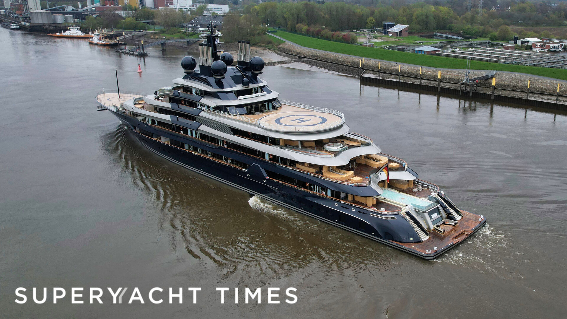 139m Lürssen superyacht Luminance on sea trials in Germany