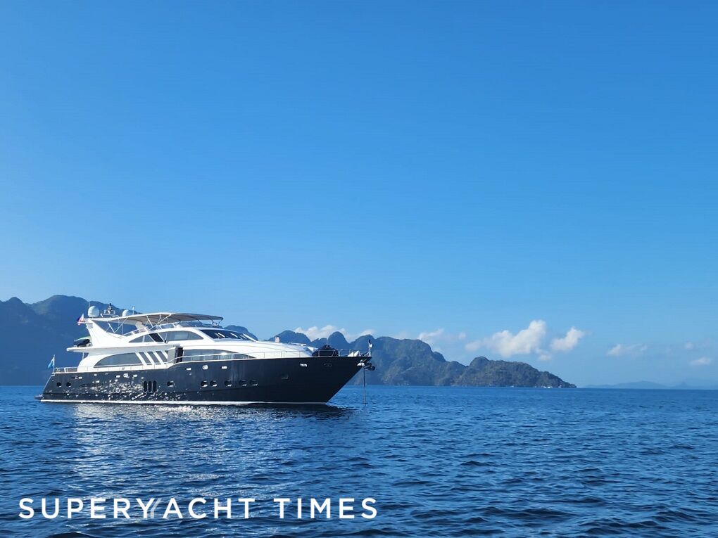 30m Elegan motor yacht Blue Sapphire for sale