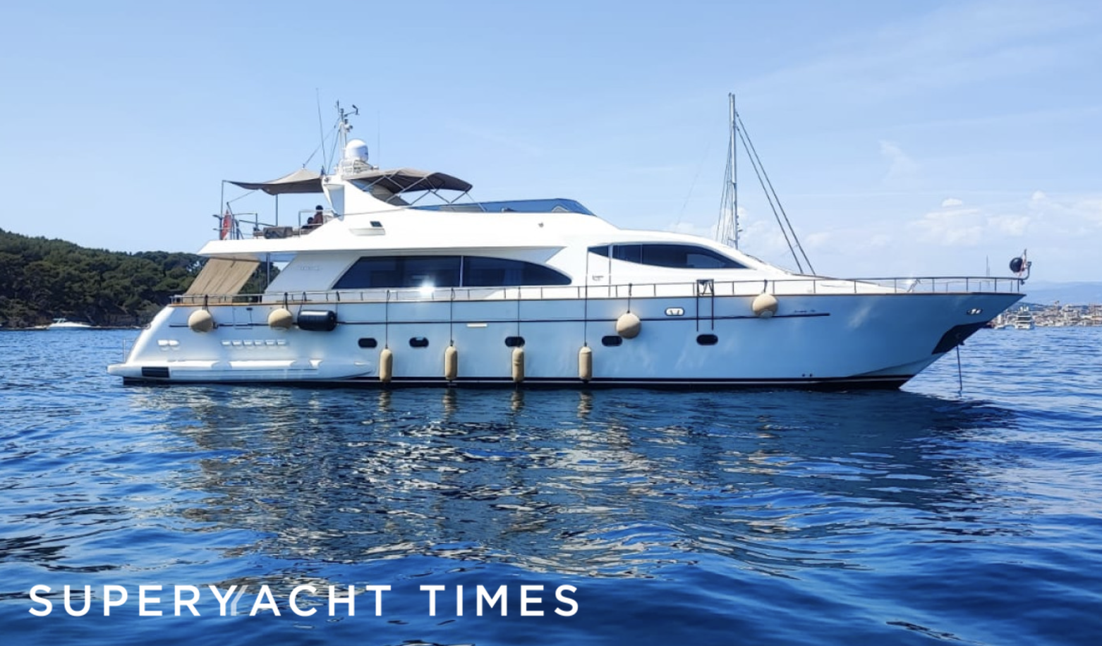 26m Falcon motor yacht Serendipity Blue sold
