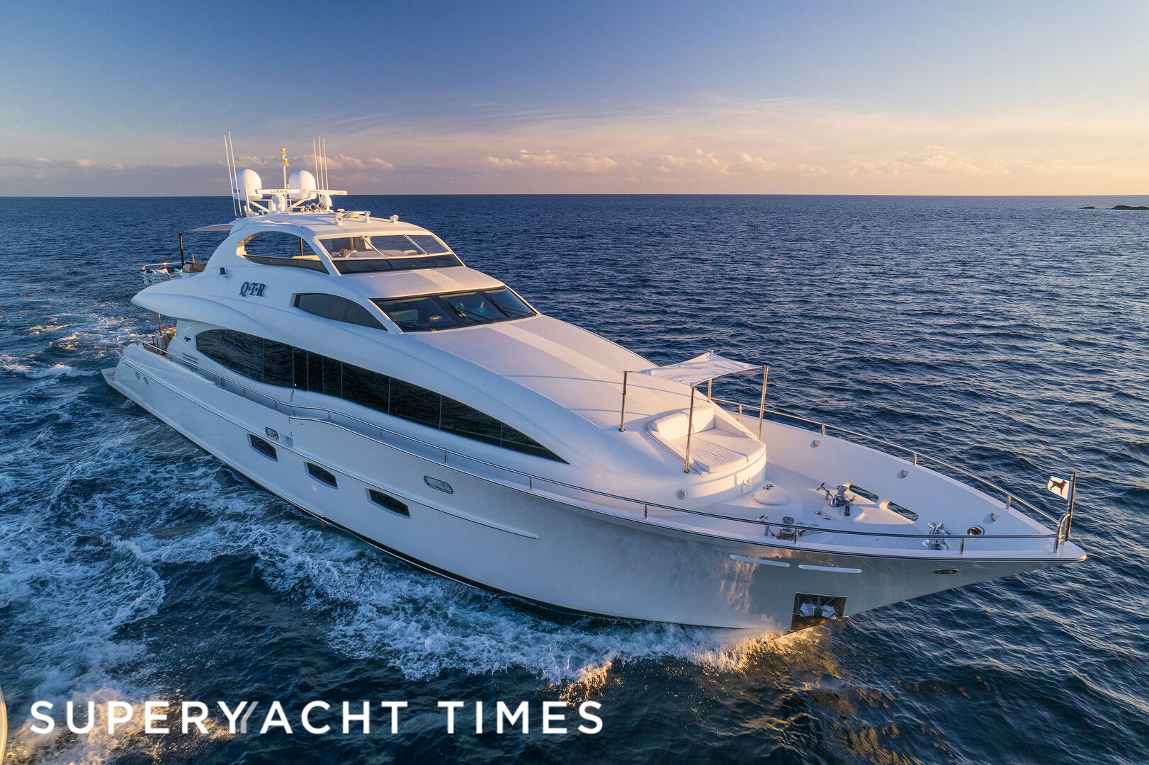 35m Lazzara motor yacht QTR on the market