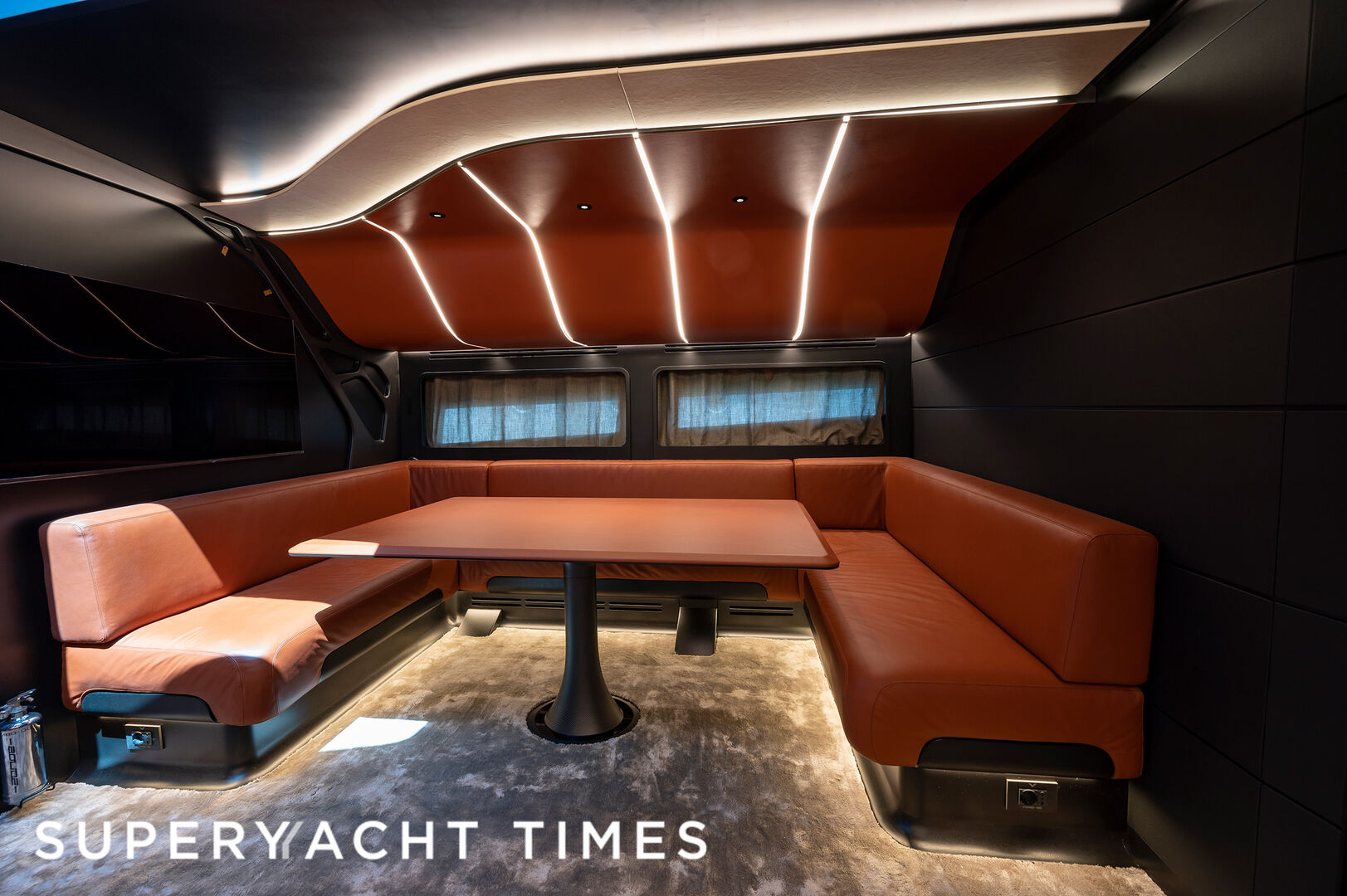 25m Victory Design yacht Bolide 80 exceeds speeds of 70+ knots in sea ...