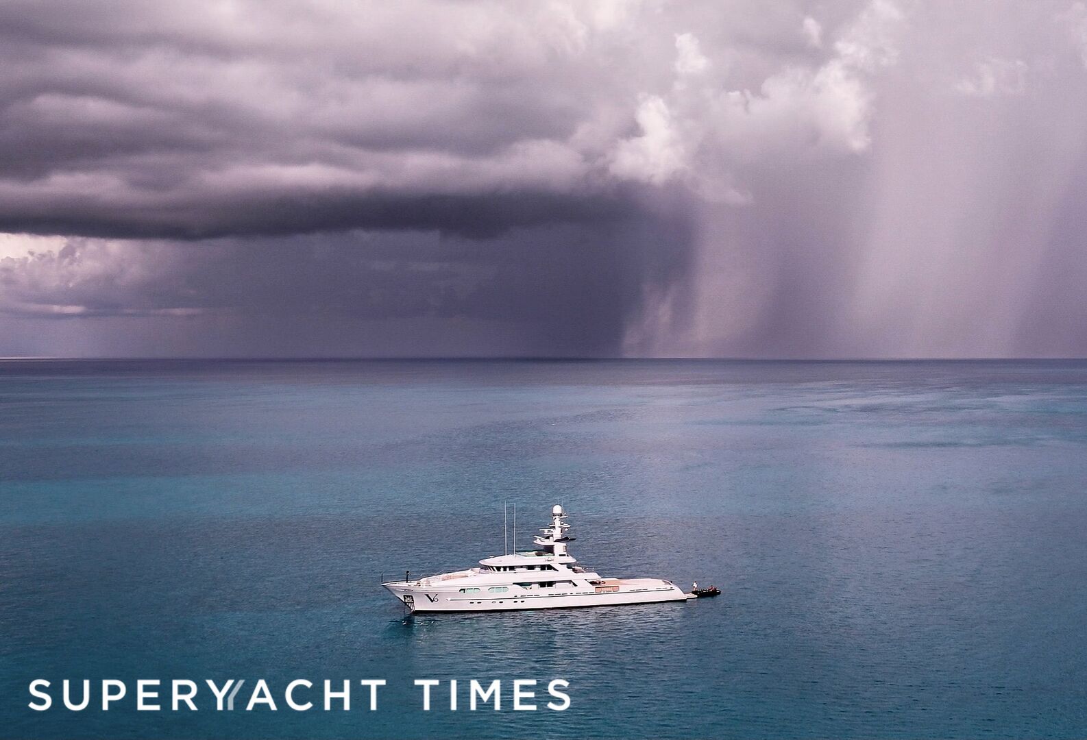 49m explorer yacht V6 in the Bahamas