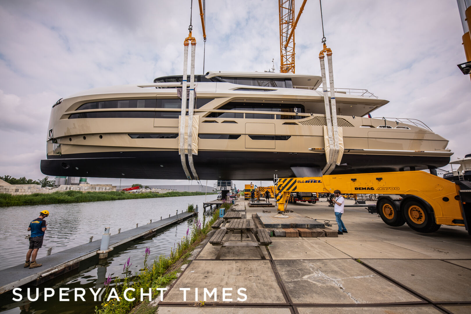 34m Van der Valk custom yacht Pilot launched