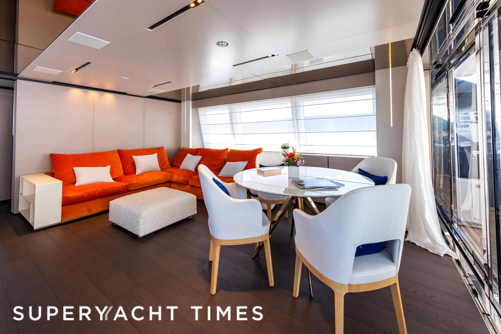 33m Custom Line motor yacht Modo Mio for sale
