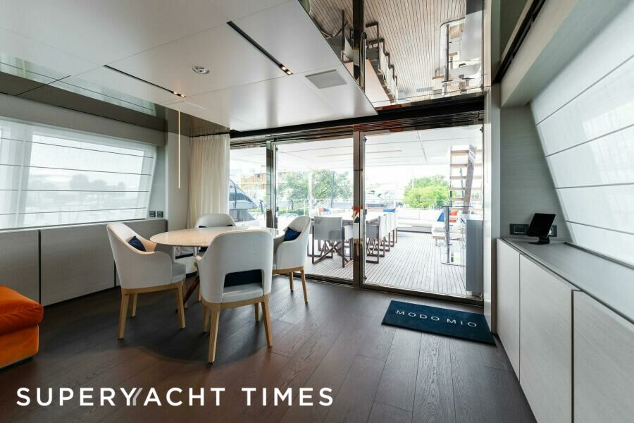 33m Custom Line motor yacht Modo Mio for sale