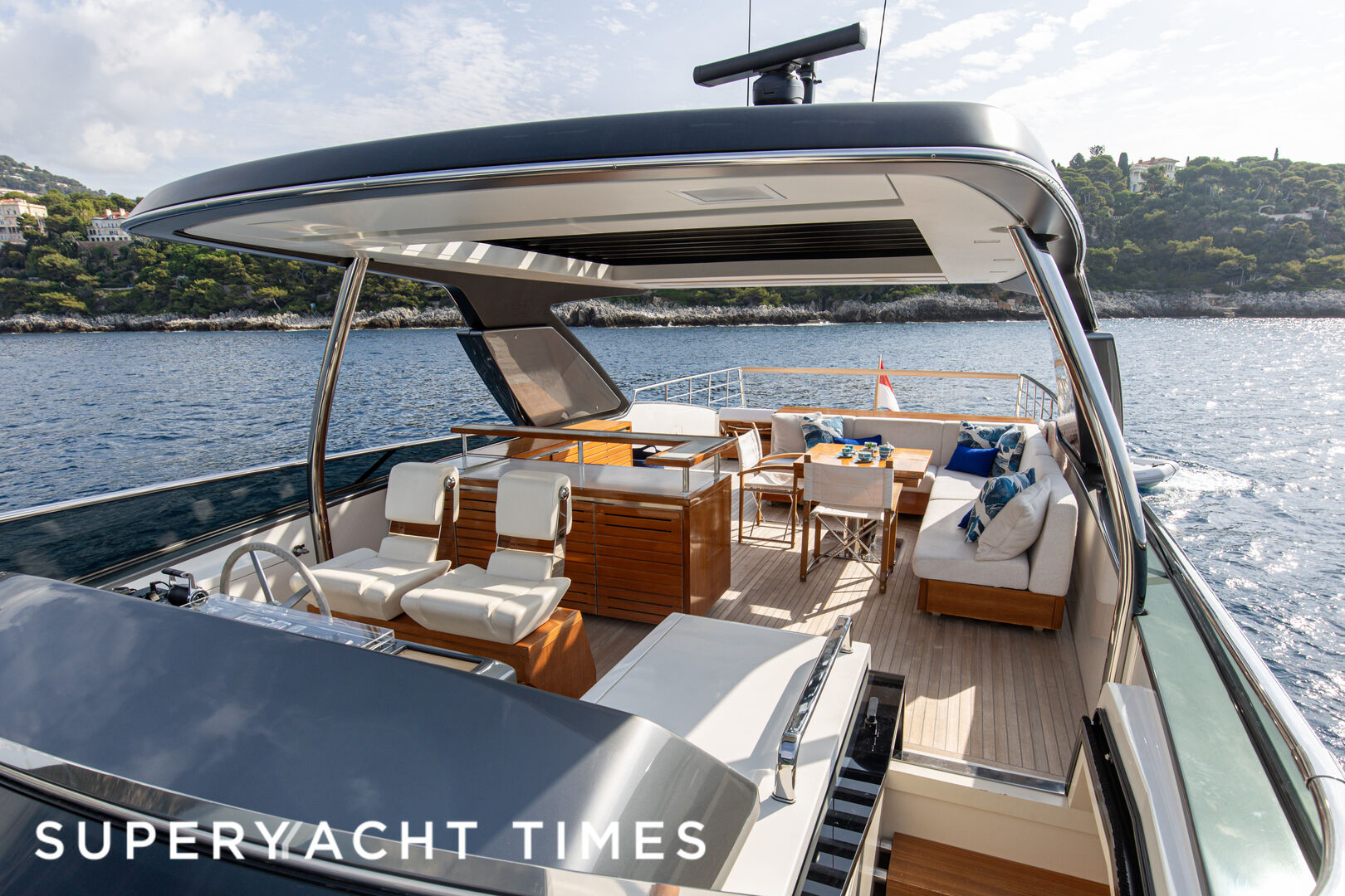 27m customised Sanlorenzo SL86 yacht Twin Fish for sale