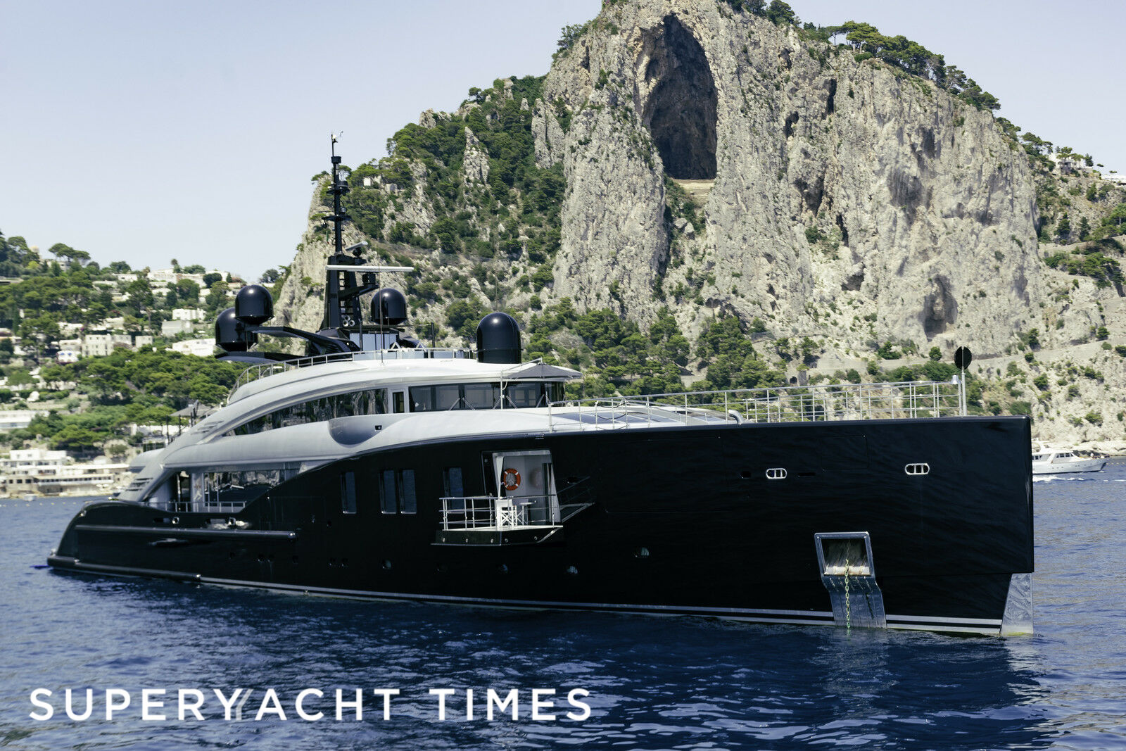 ISA superyacht Okto in Capri