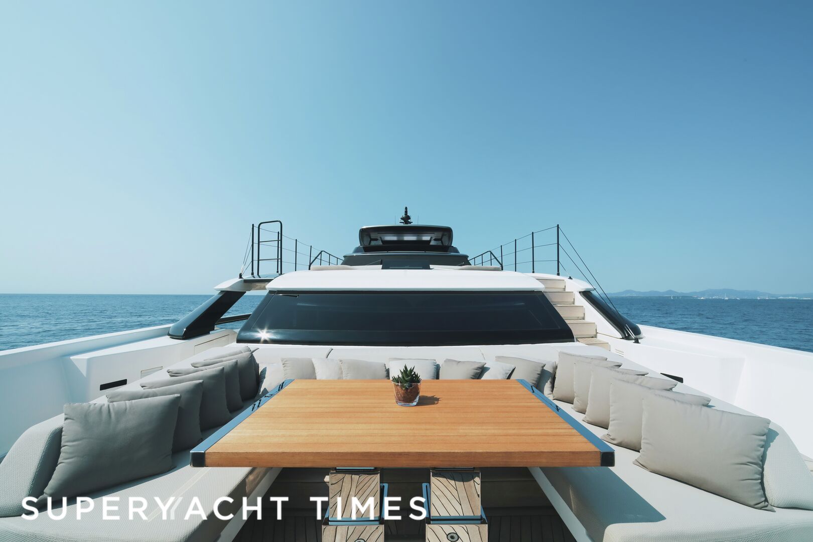 31m Sanlorenzo motor yacht Deep Blue III sold