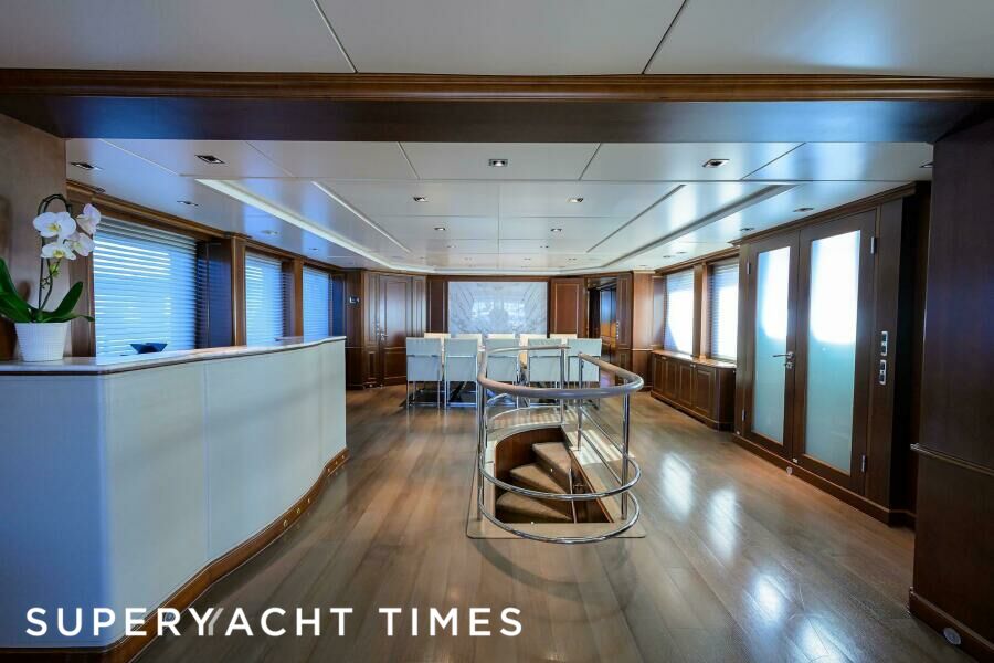 37m Benetti motor yacht M2 sold in-house