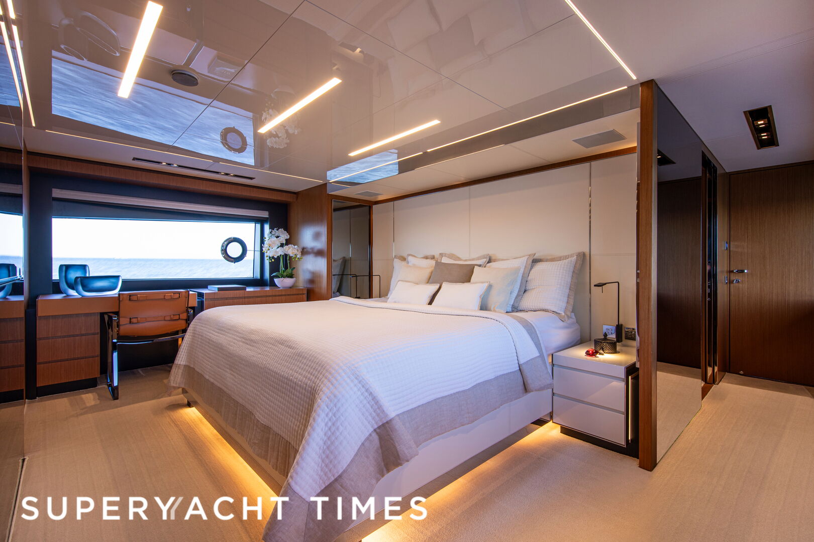 30m Riva 100 Corsaro motor yacht No Stress sold