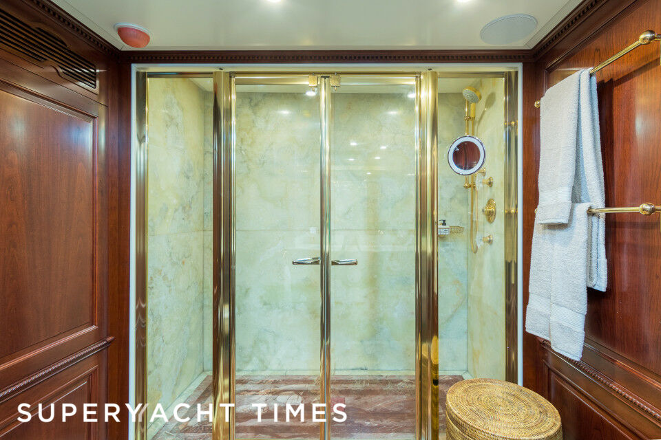 30m Benetti motor yacht Endless Summer enters the market