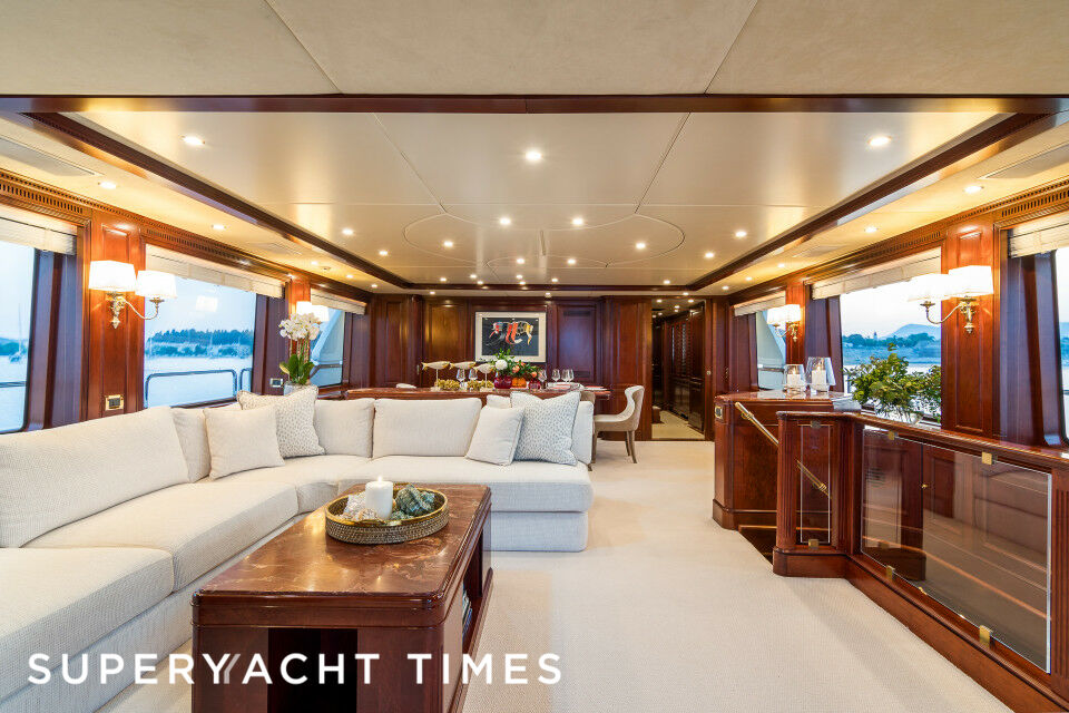 30m Benetti motor yacht Endless Summer enters the market