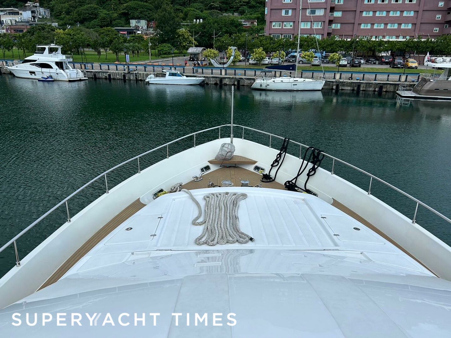 34m Custom Line motor yacht Pandora for sale