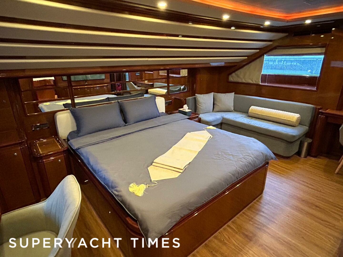 34m Custom Line motor yacht Pandora for sale