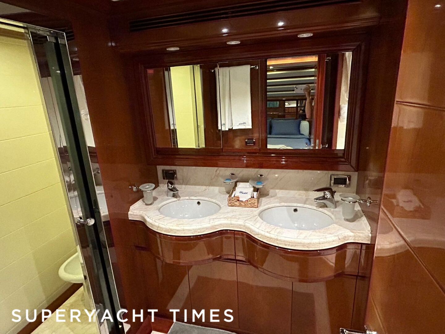 34m Custom Line motor yacht Pandora for sale