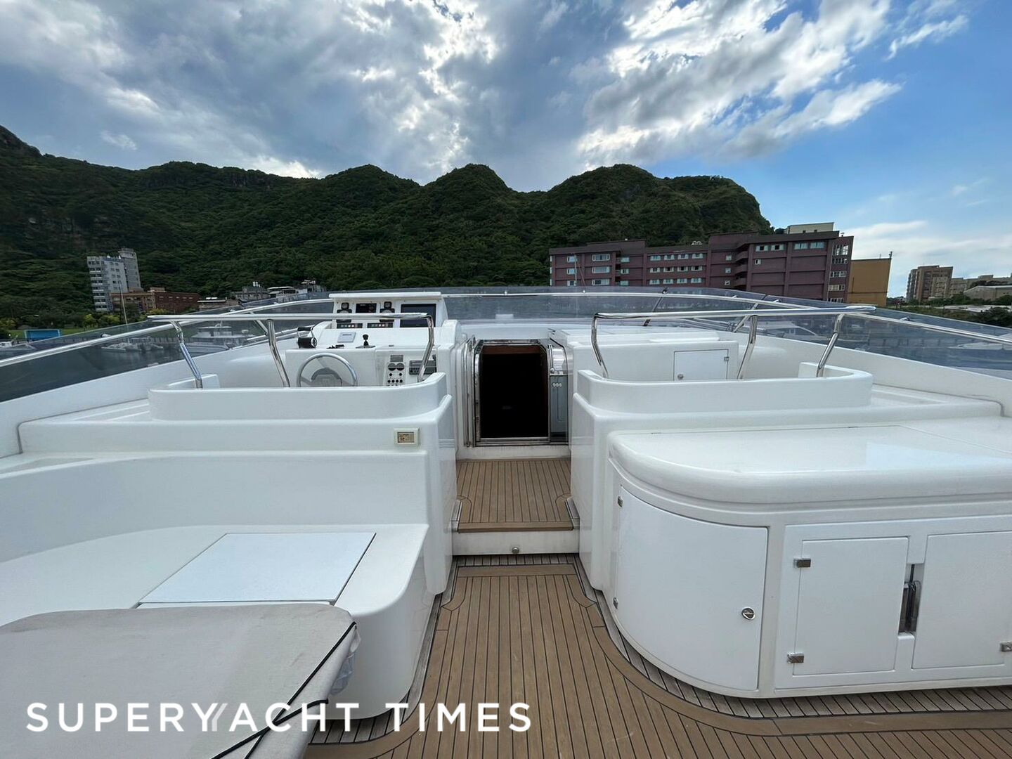 34m Custom Line motor yacht Pandora for sale