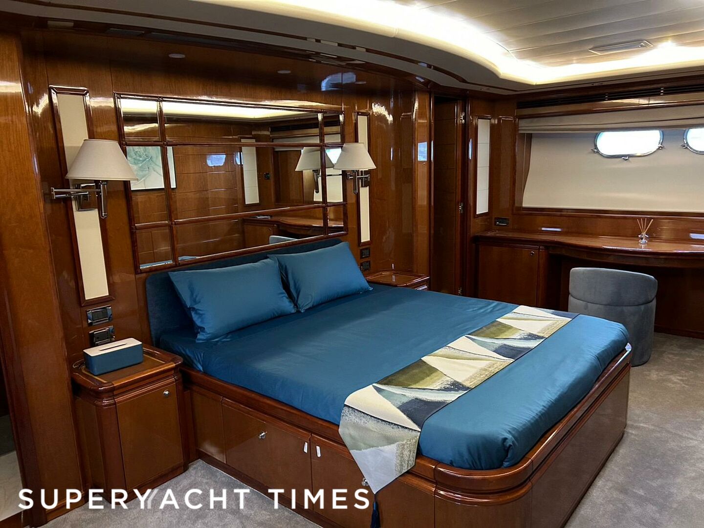 34m Custom Line motor yacht Pandora for sale