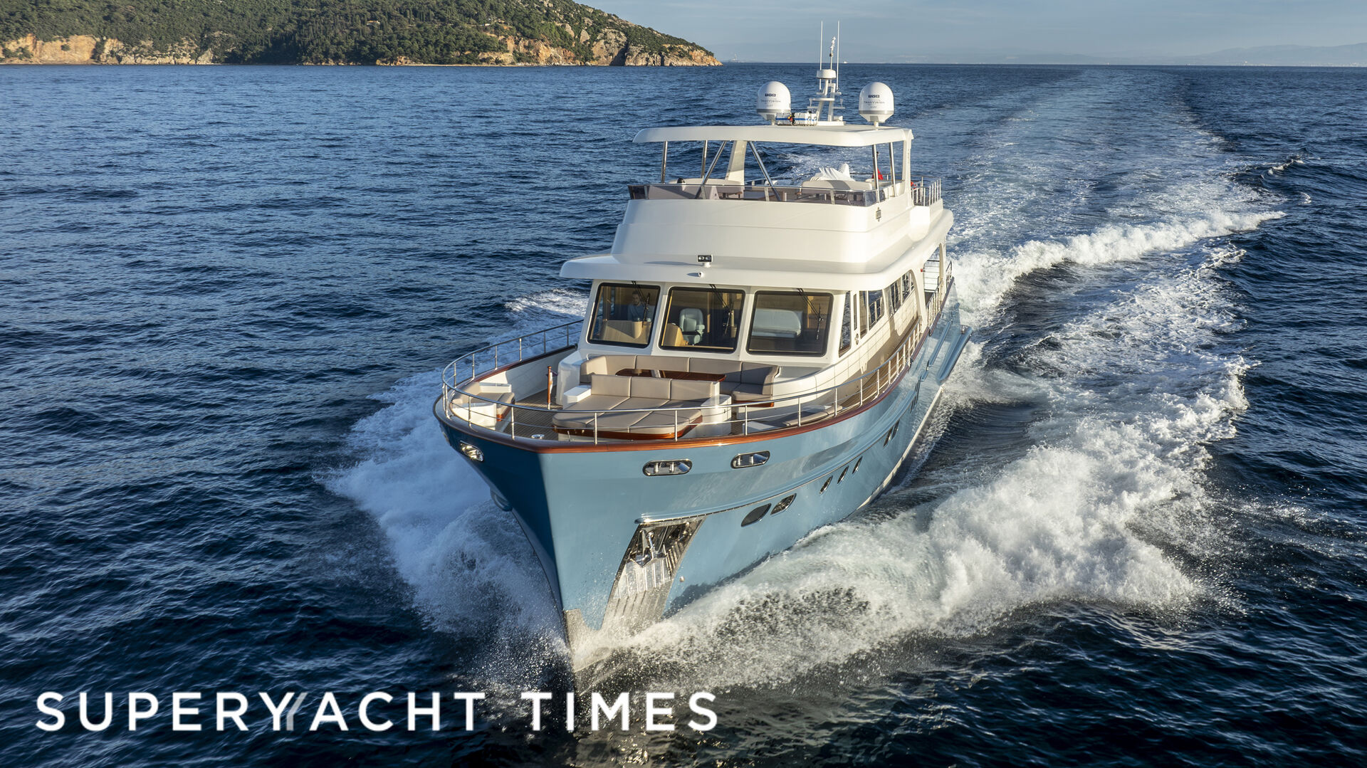 29m full-custom Vicem 95 yacht Empire delivered to Australia