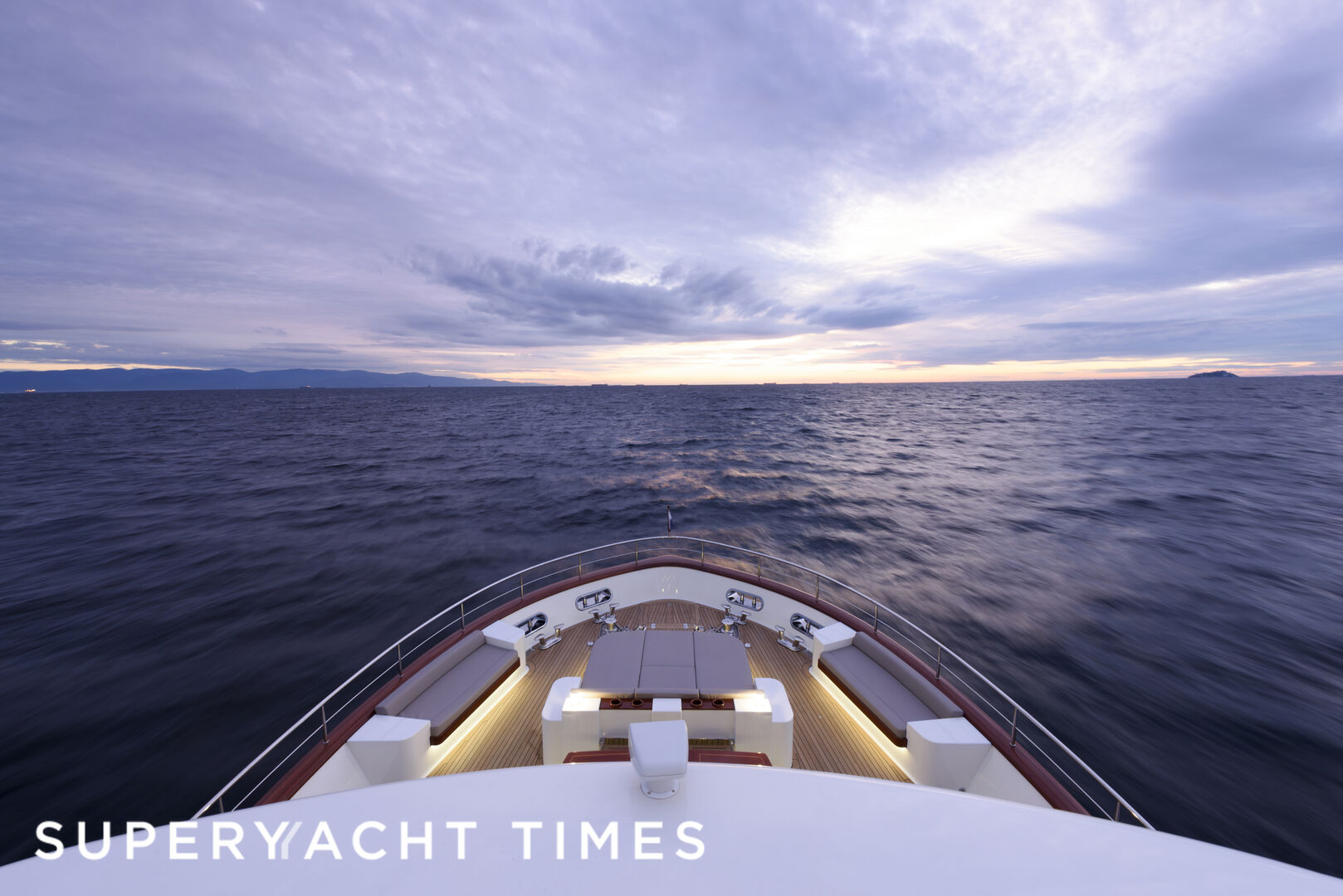 29m full-custom Vicem 95 yacht Empire delivered to Australia