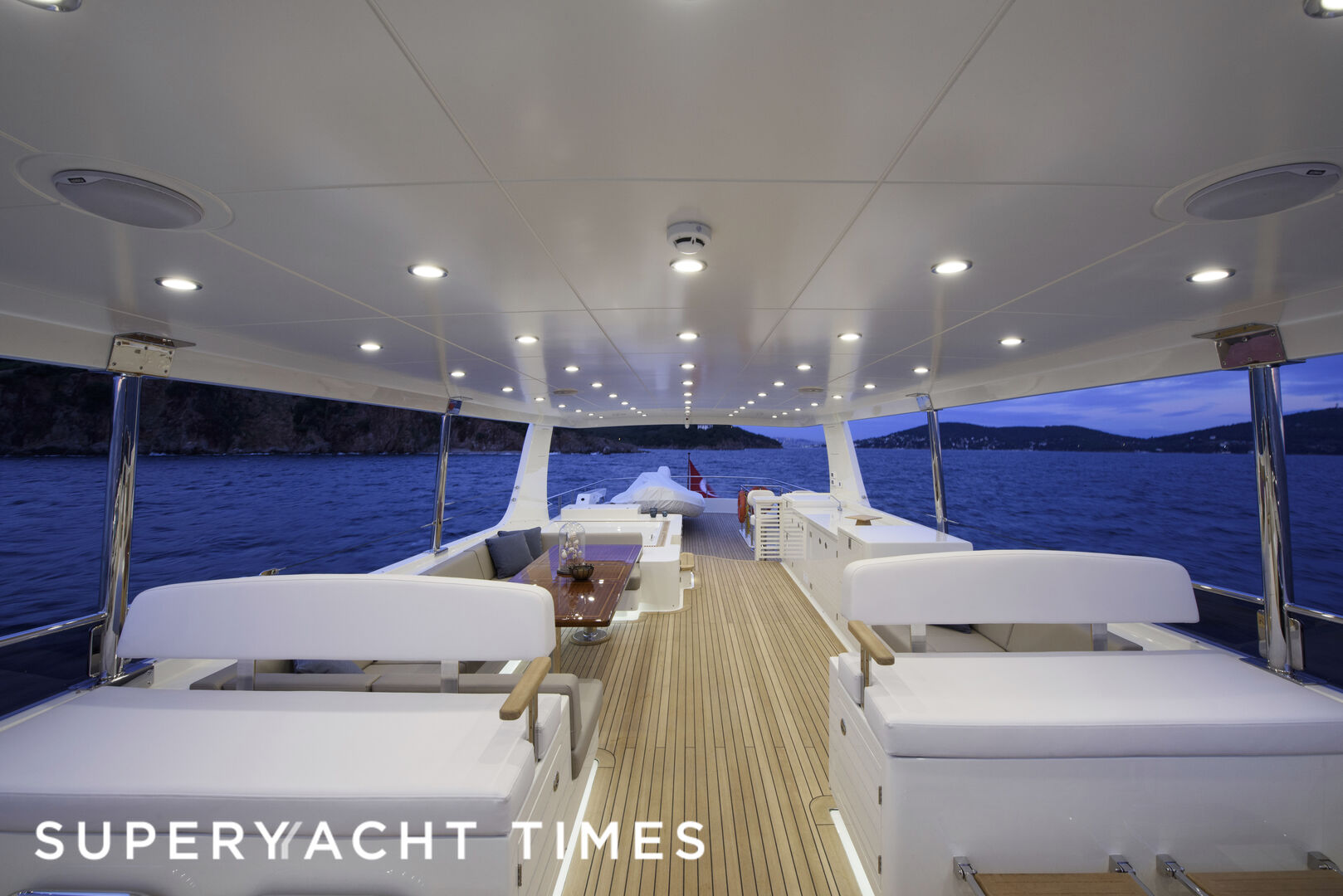 29m full-custom Vicem 95 yacht Empire delivered to Australia