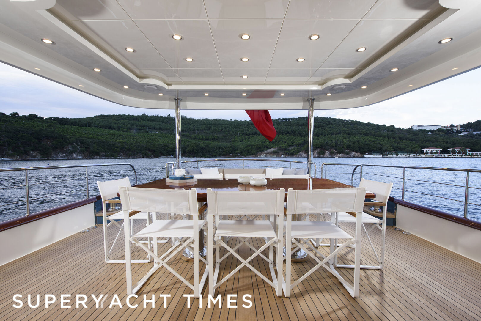 29m full-custom Vicem 95 yacht Empire delivered to Australia