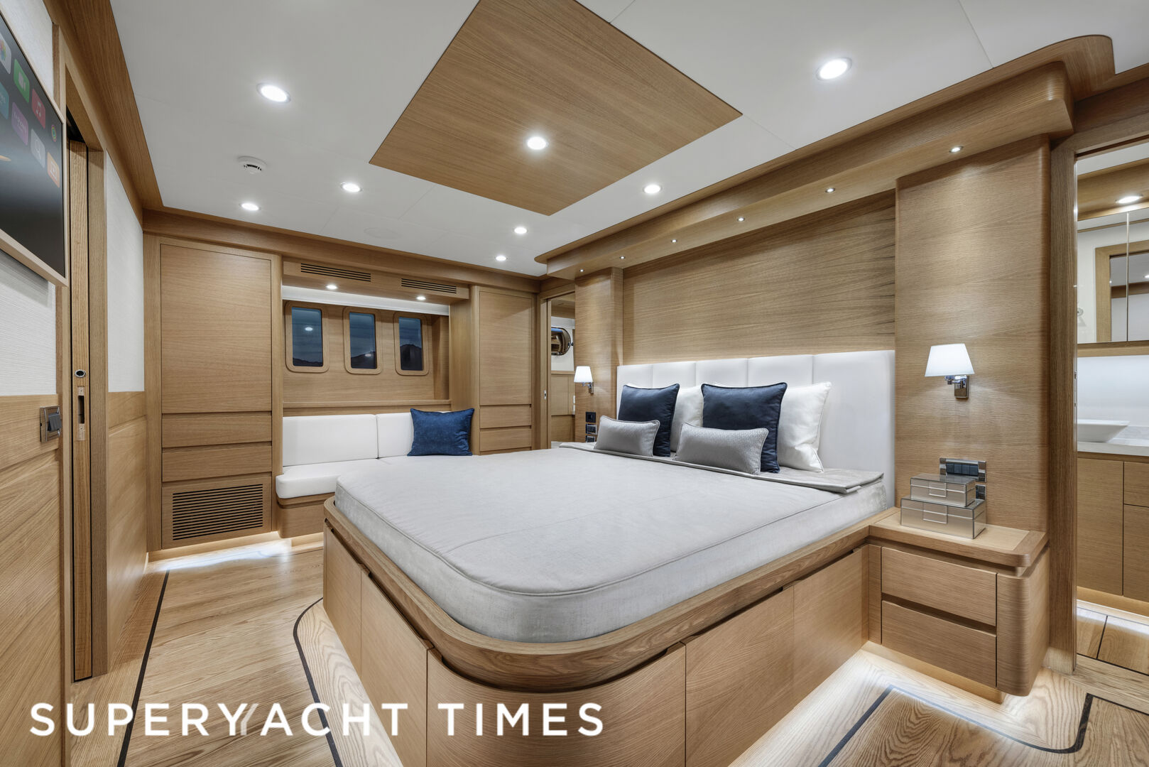 29m full-custom Vicem 95 yacht Empire delivered to Australia