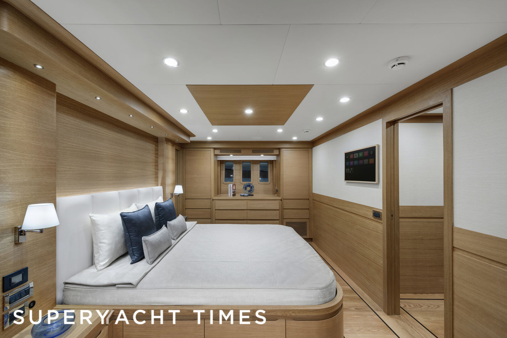 29m full-custom Vicem 95 yacht Empire delivered to Australia