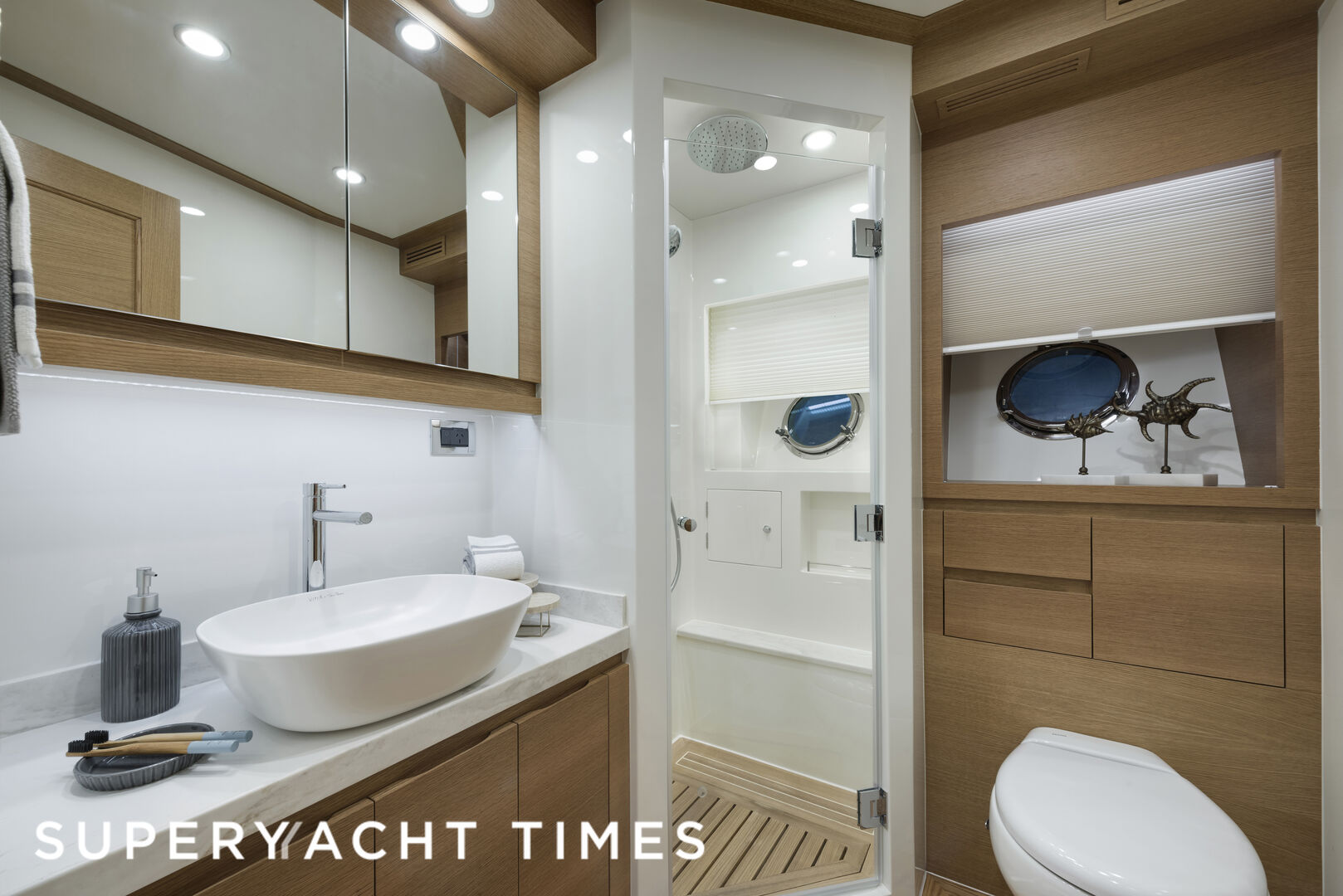 29m full-custom Vicem 95 yacht Empire delivered to Australia