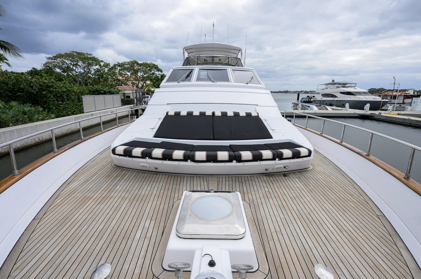 30m motor yacht Cipango enters the market