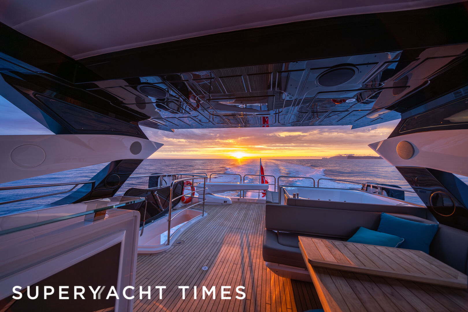 Onboard 28m custom Sunseeker Meros 95 yacht Blue Infinity One