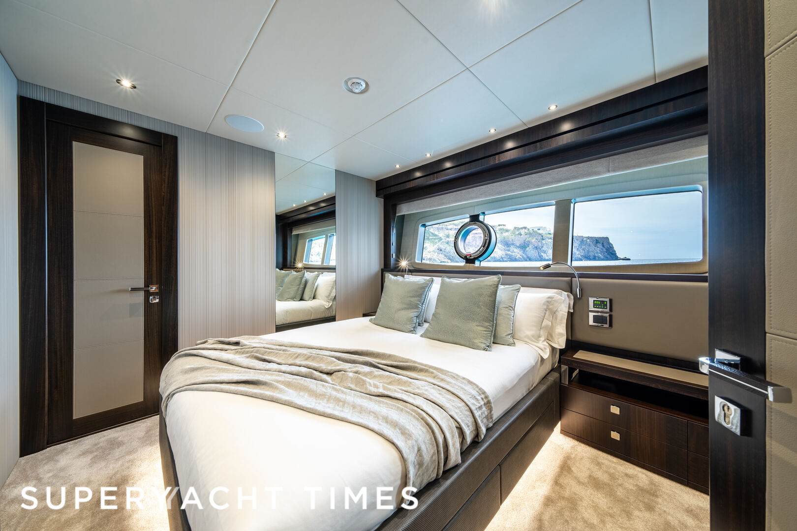 Onboard 28m custom Sunseeker Meros 95 yacht Blue Infinity One