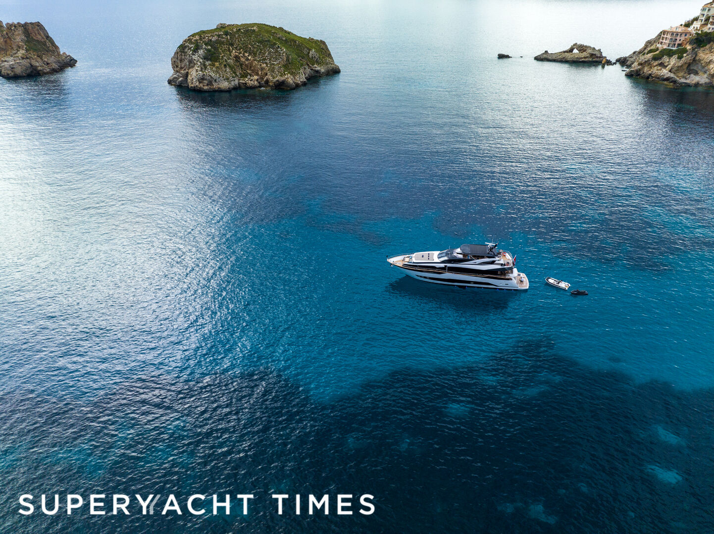 Onboard 28m custom Sunseeker Meros 95 yacht Blue Infinity One