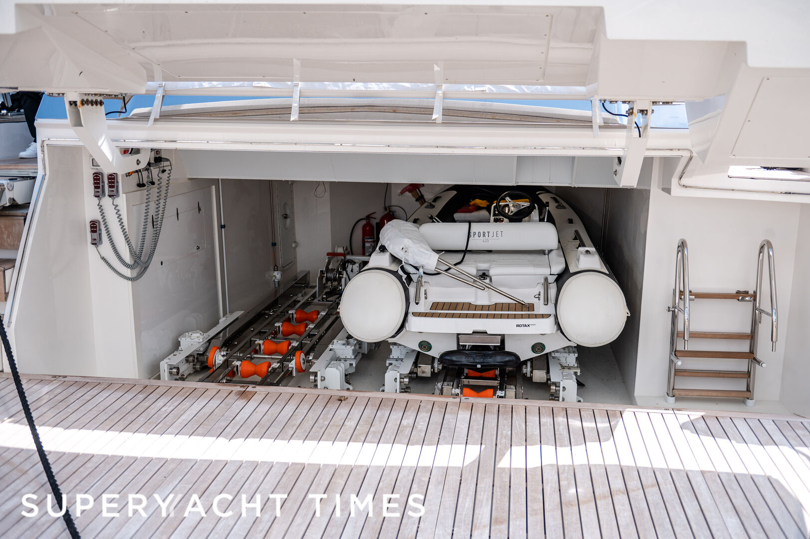 Effortless Elegance: Onboard 32m Sanlorenzo yacht Vissotta