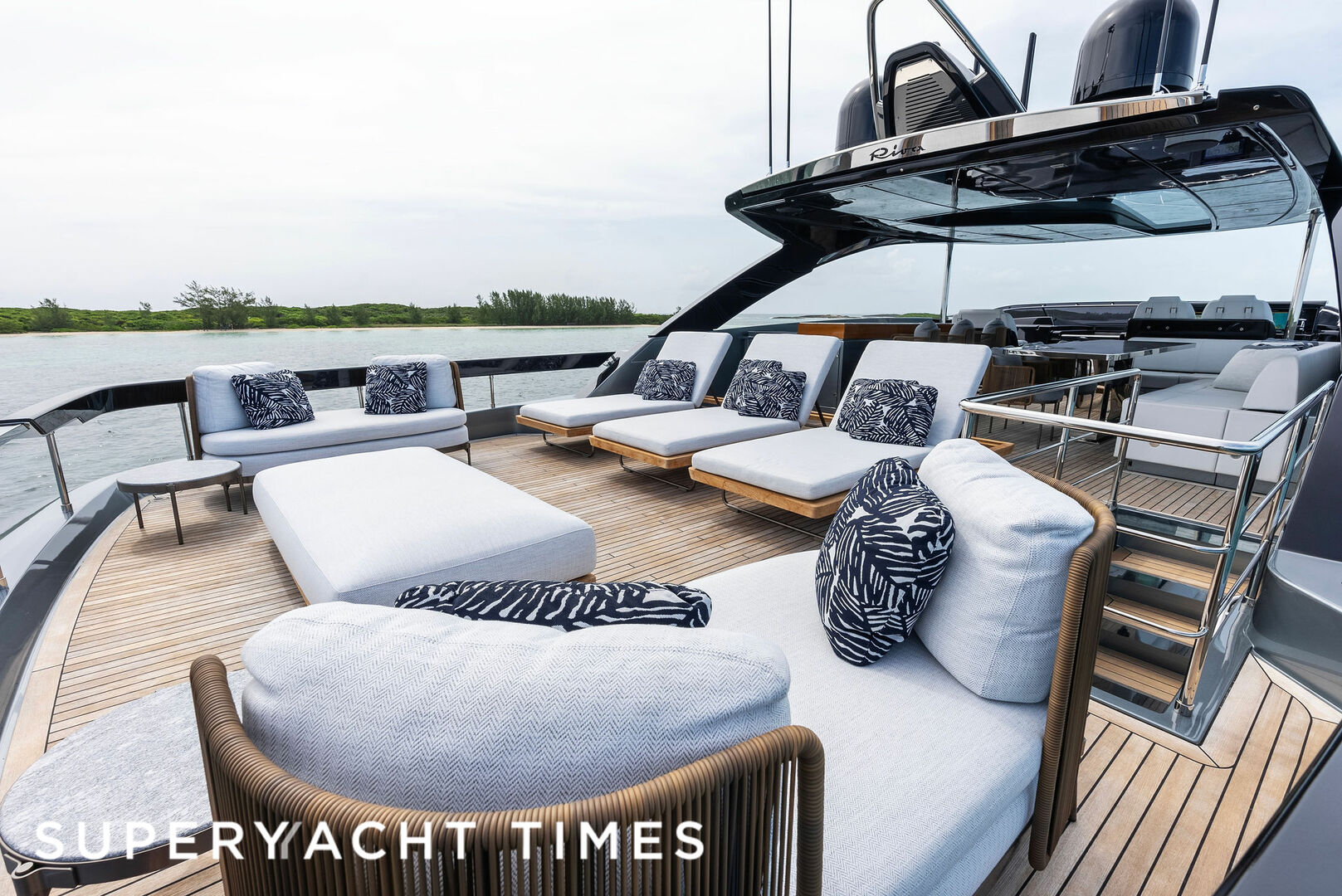 29m Riva 90 Argo motor yacht Zuma sold