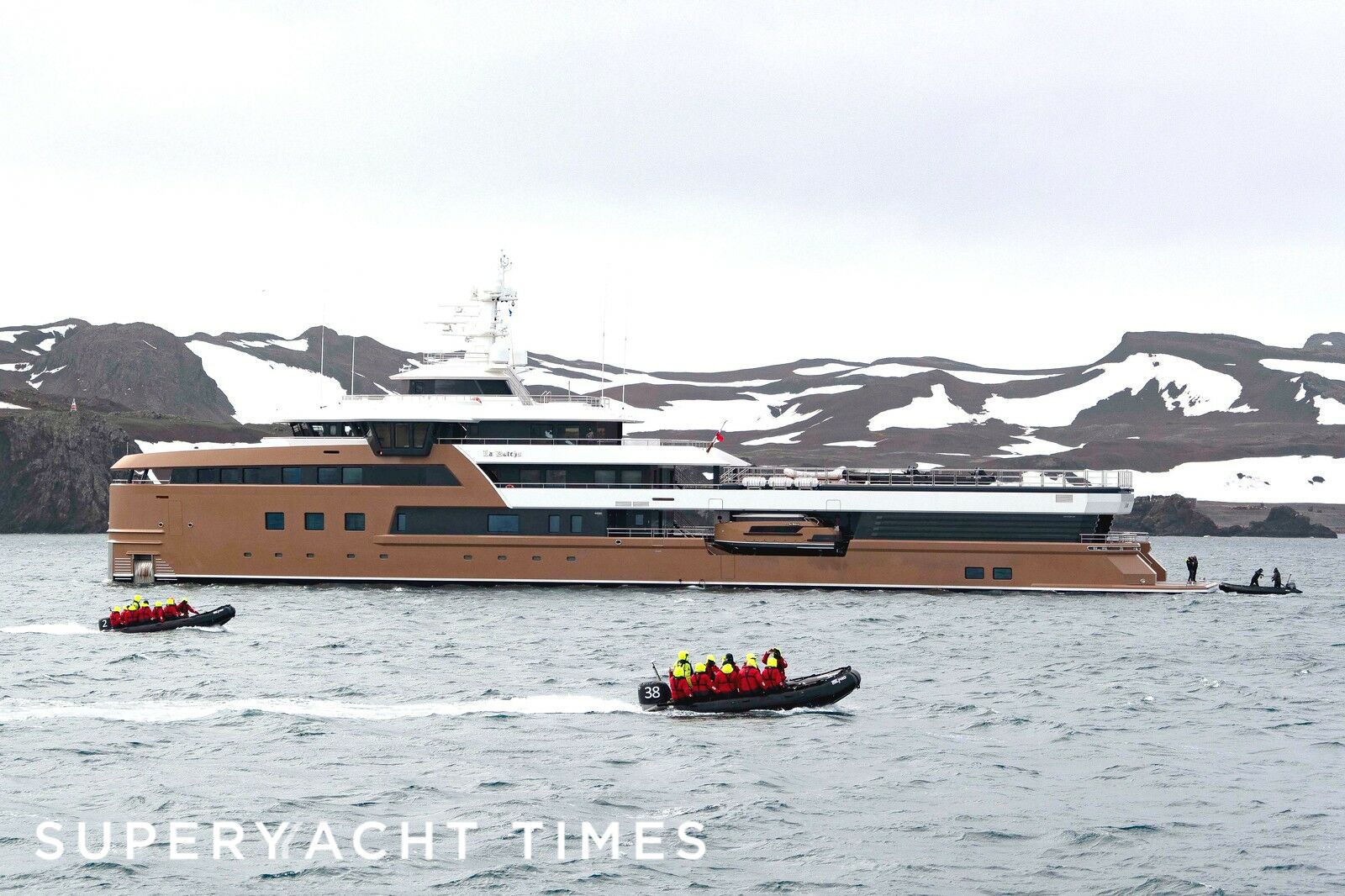 77m explorer yacht La Datcha in Antarctica