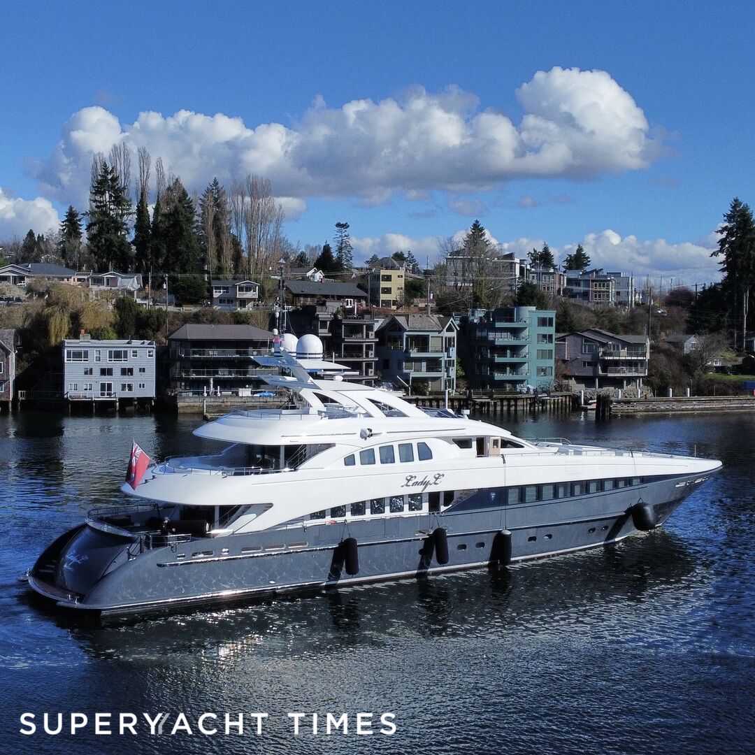 45m superyacht Lady L arriving in Seattle