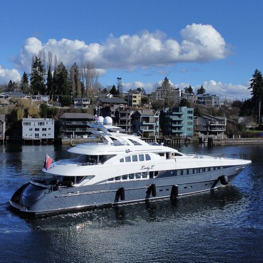 45m superyacht Lady L arriving in Seattle