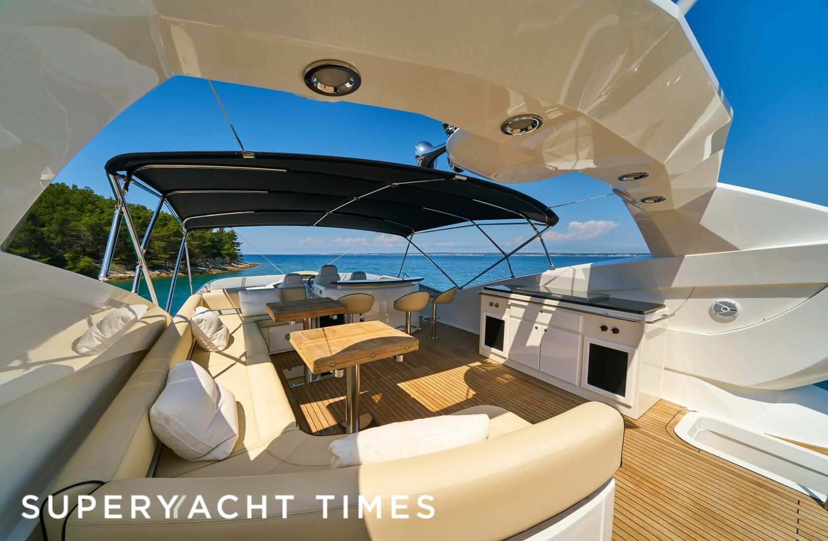 28m Sunseeker 94 motor yacht Samba Pa Ti sold