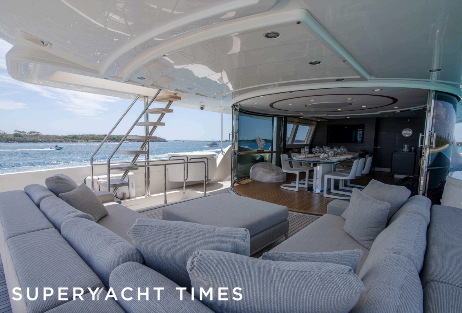 33m Custom Line yacht Berenim sold